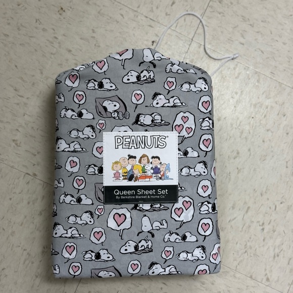 Peanuts | Other | Snoopy Queen Sheet | Poshmark